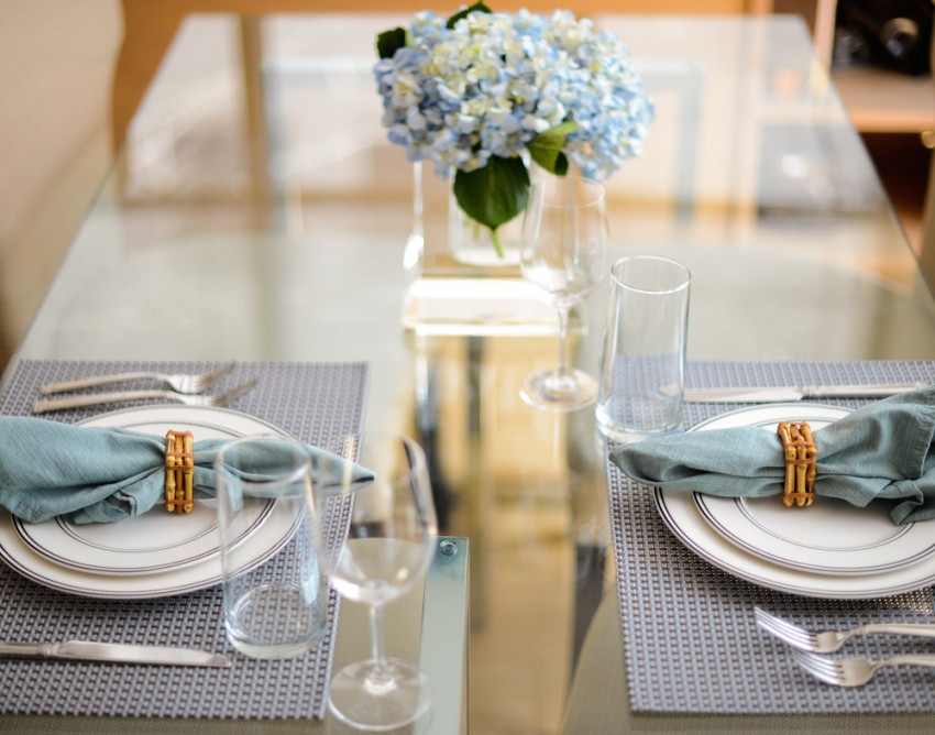 Blue Table Setting - Fashionable Hostess