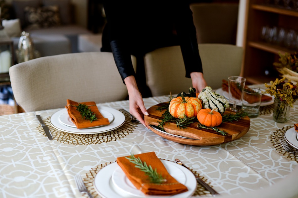 Host Thanksgiving - Fashionable Hostess