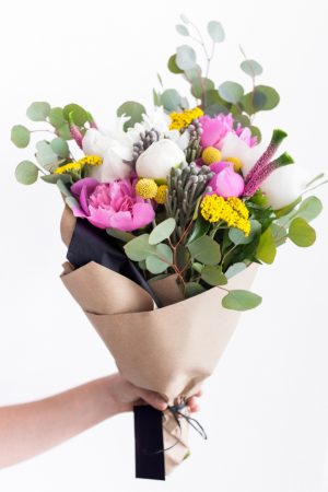 Style your Bouquet 3 Ways with Stem & Bloom - Fashionable Hostess