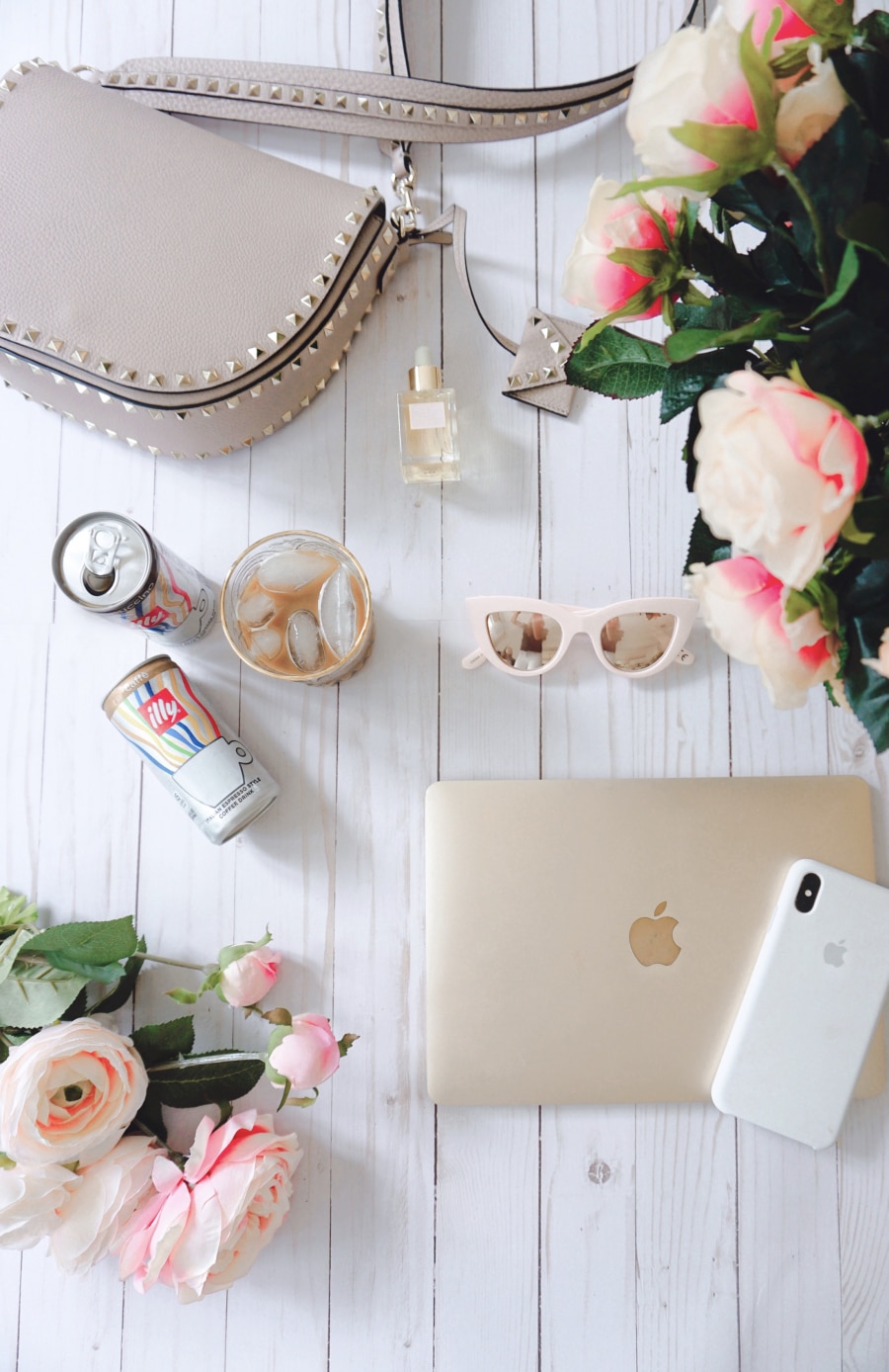 Girly work desk - Fashionable Hostess