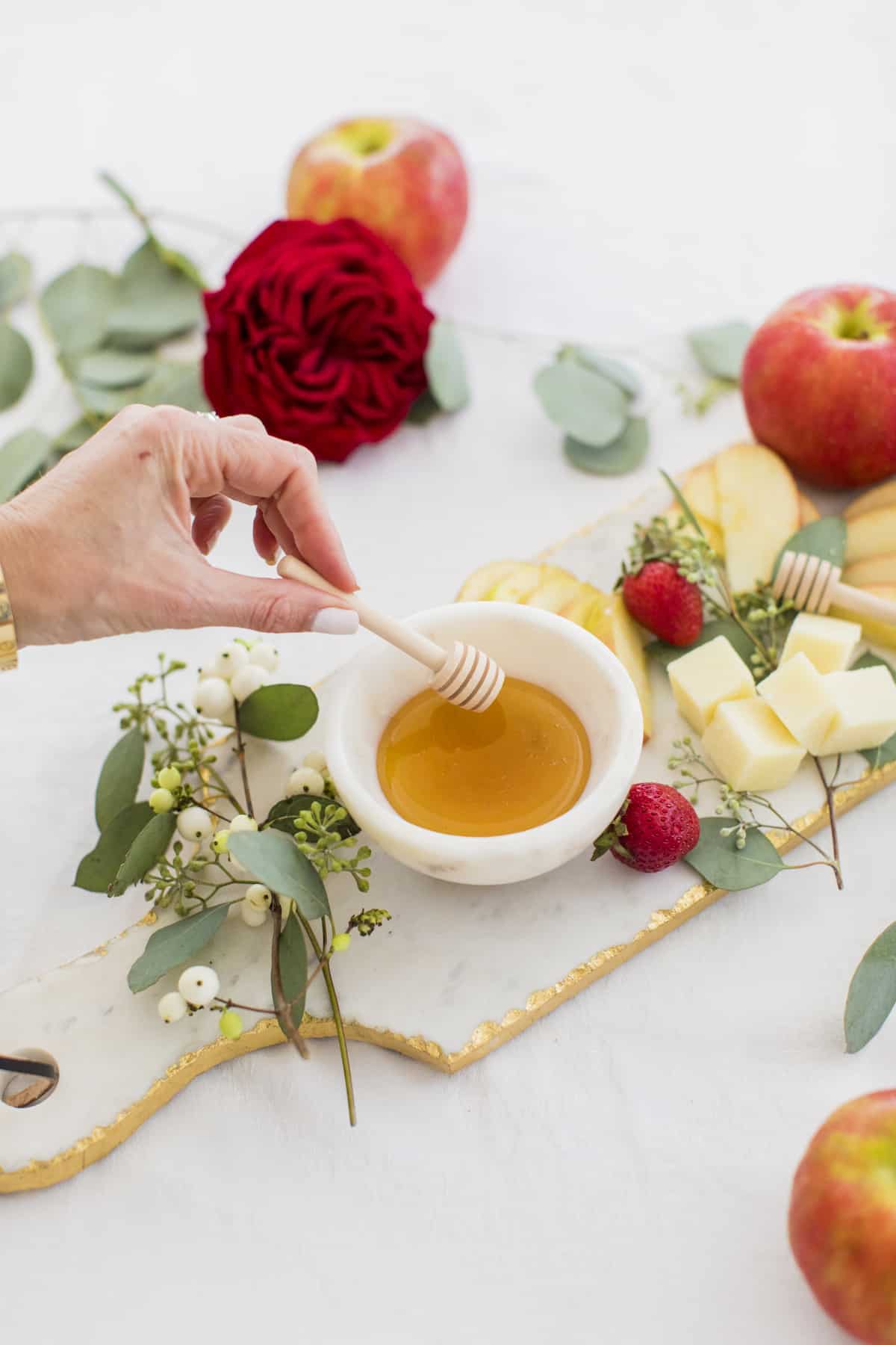 Rosh Hashanah Apples & Honey - Fashionable Hostess