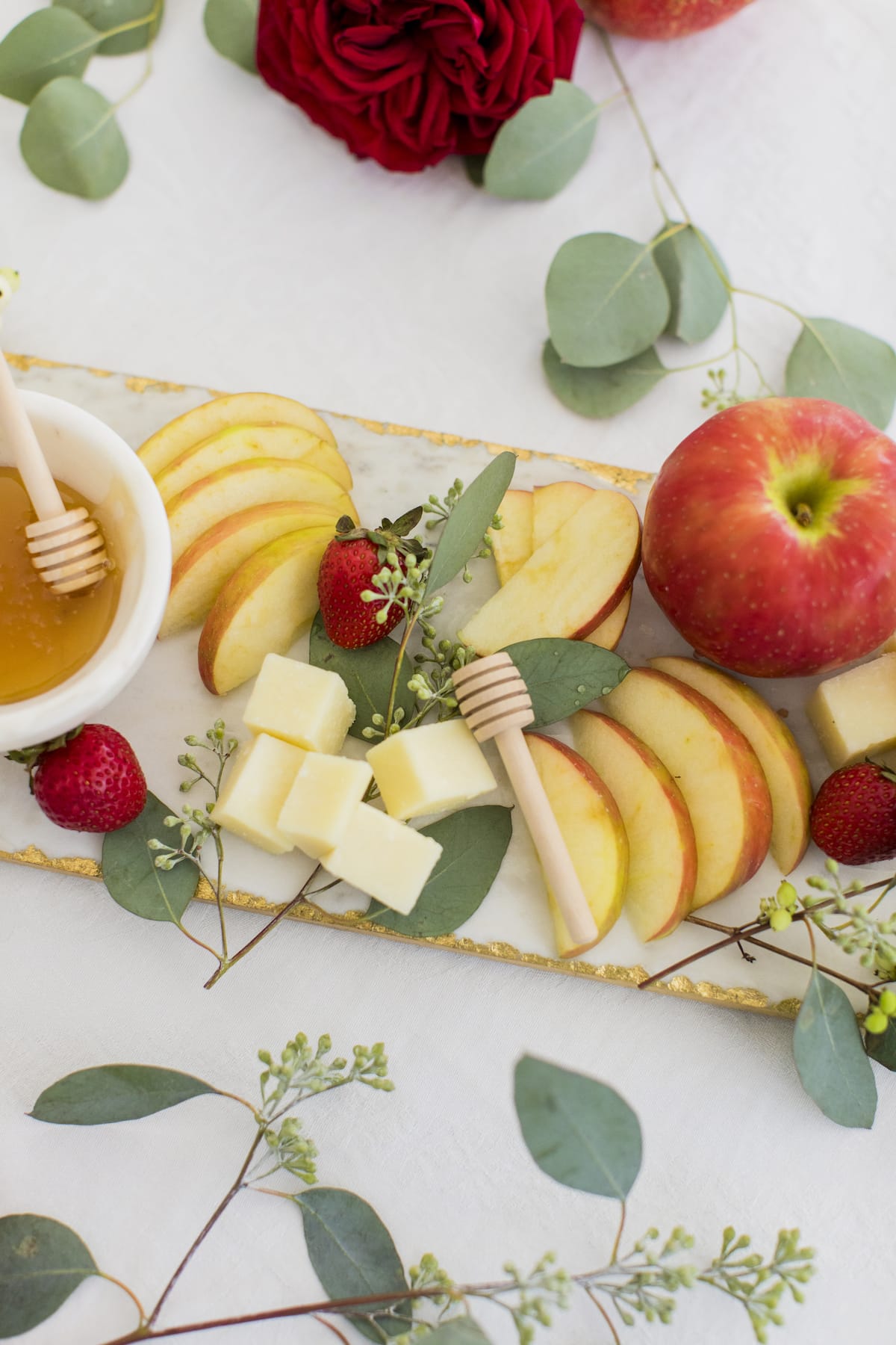 Rosh Hashanah Apples & Honey - Fashionable Hostess