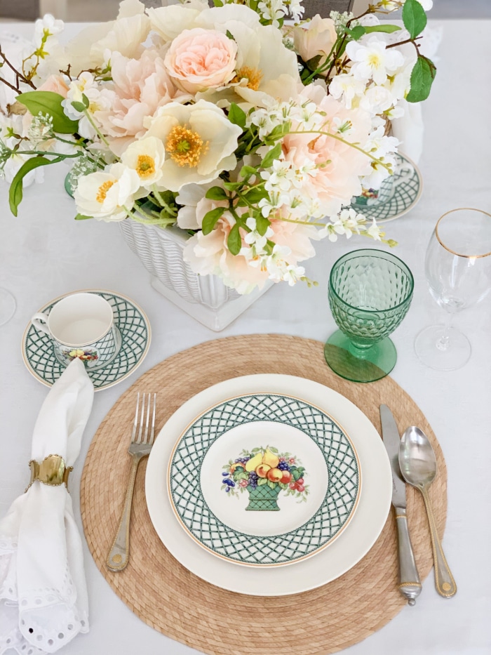 Spring Table - Fashionable Hostess