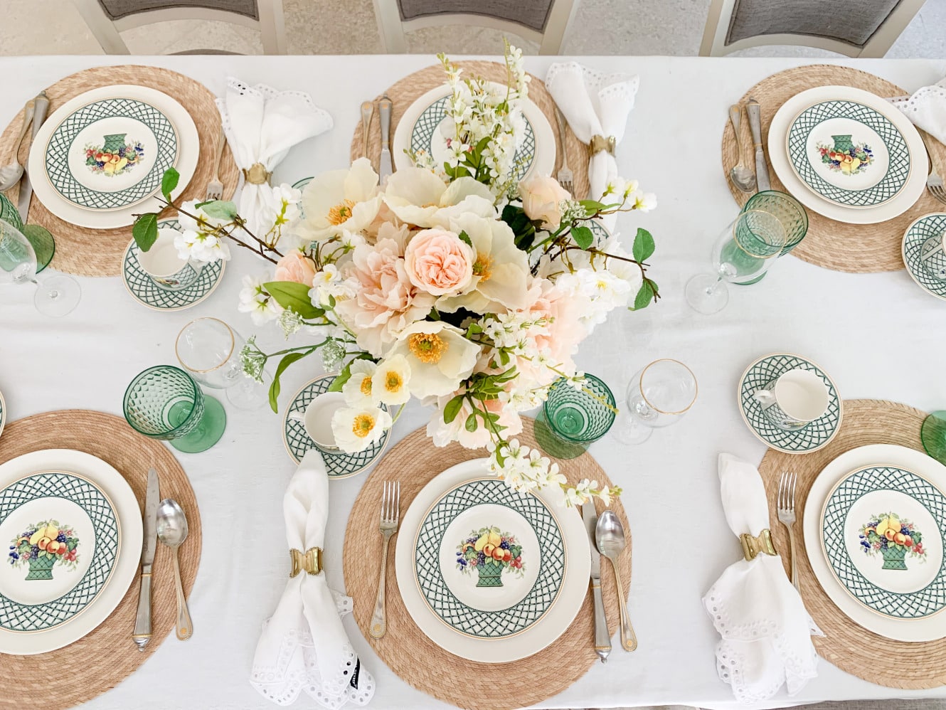 Spring Table - Fashionable Hostess