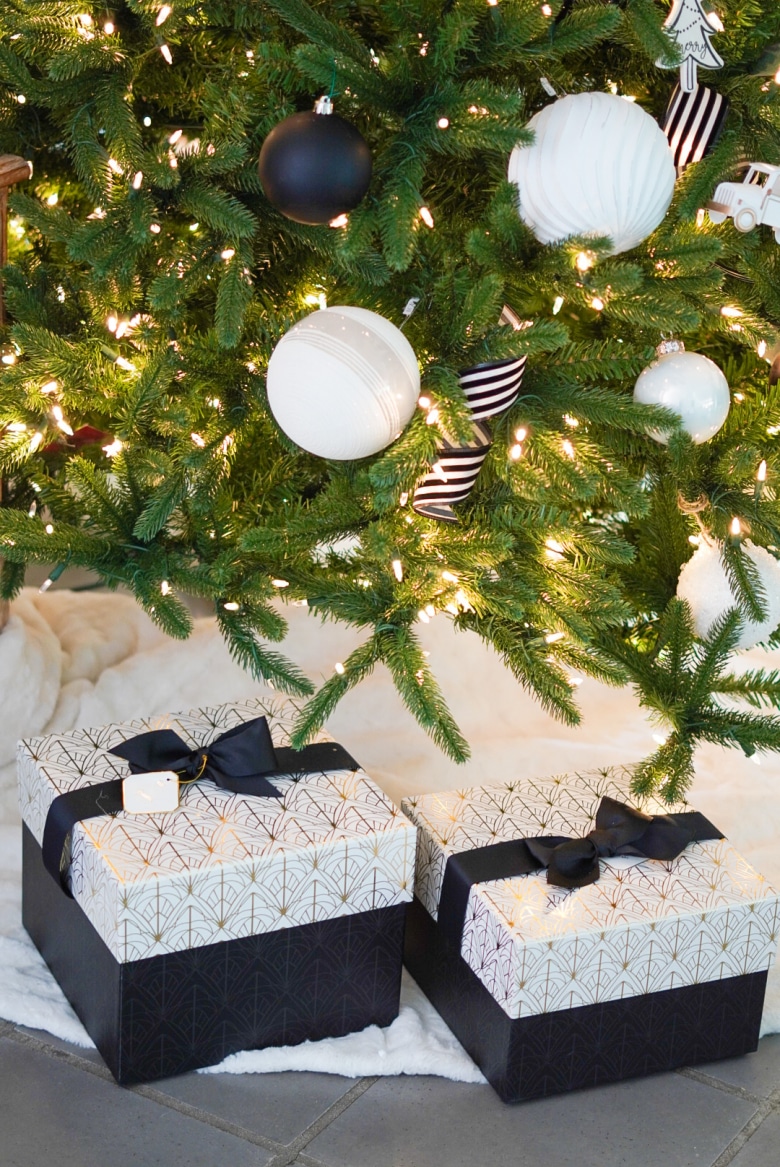 Black and White Christmas - Fashionable Hostess