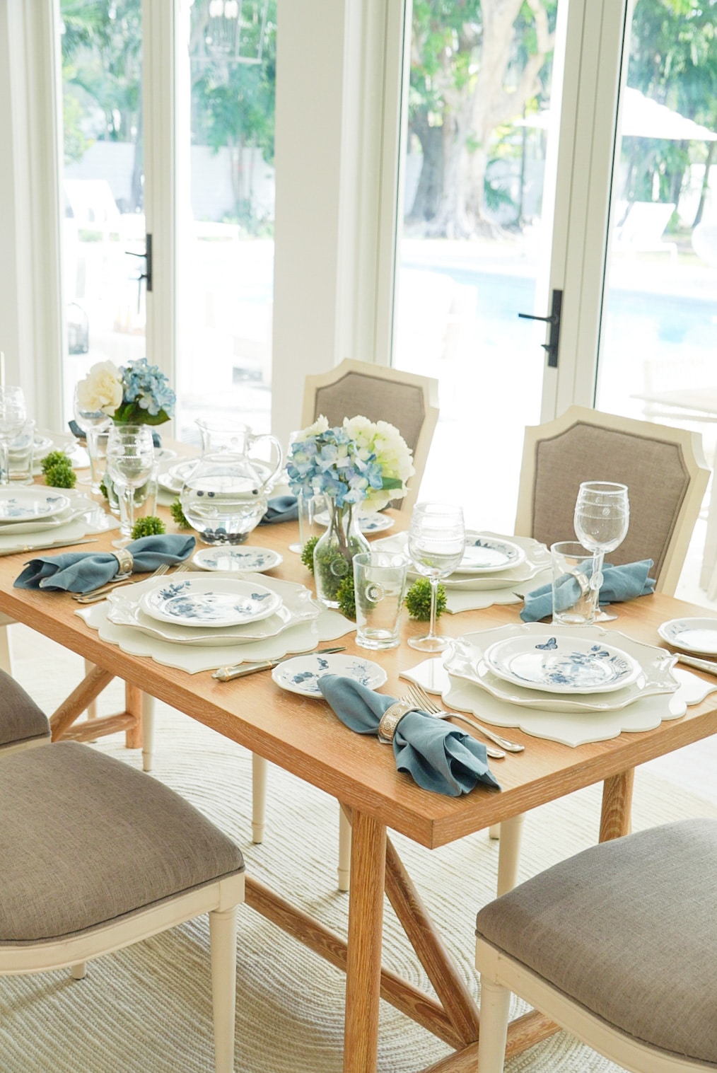 The Juliska Field of Flowers Exclusive Dinnerware Collection ...