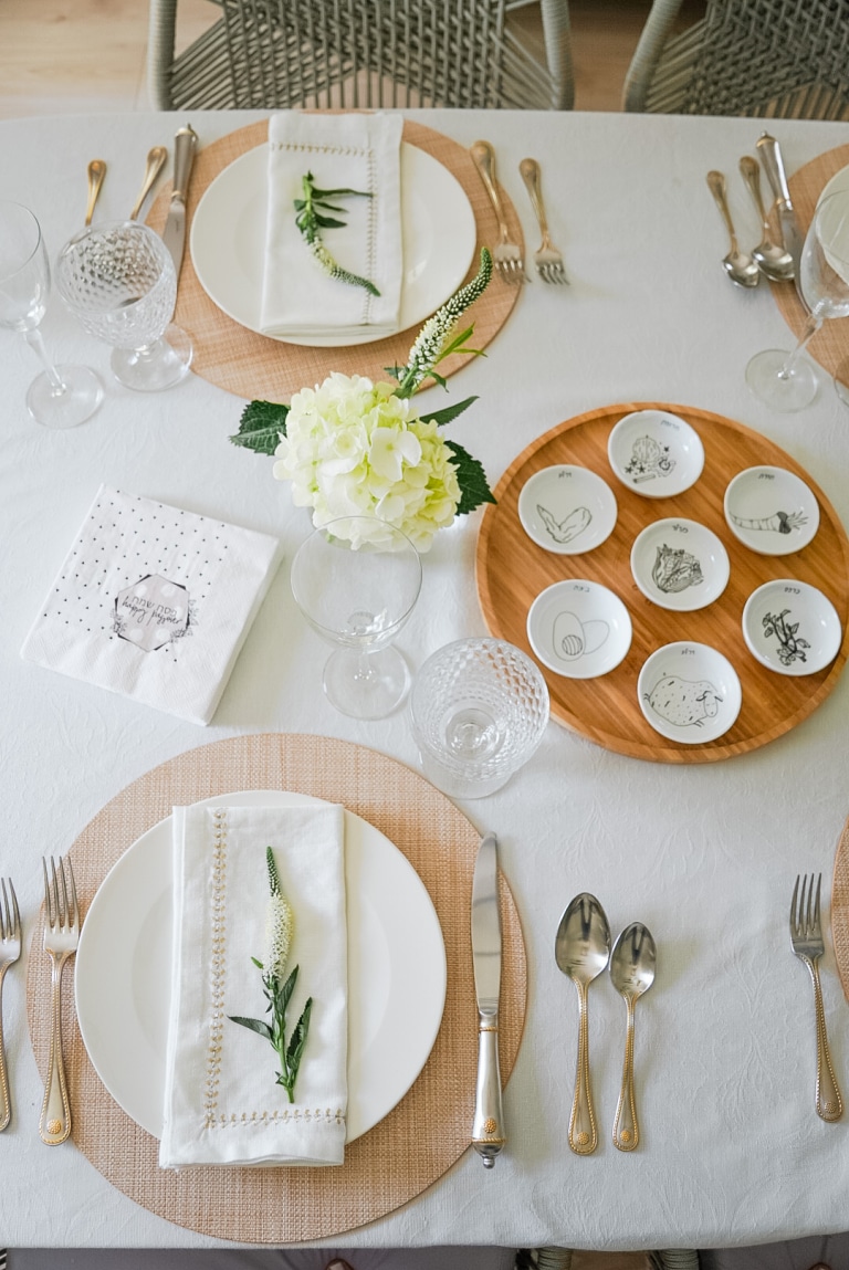Passover Table - Fashionable Hostess